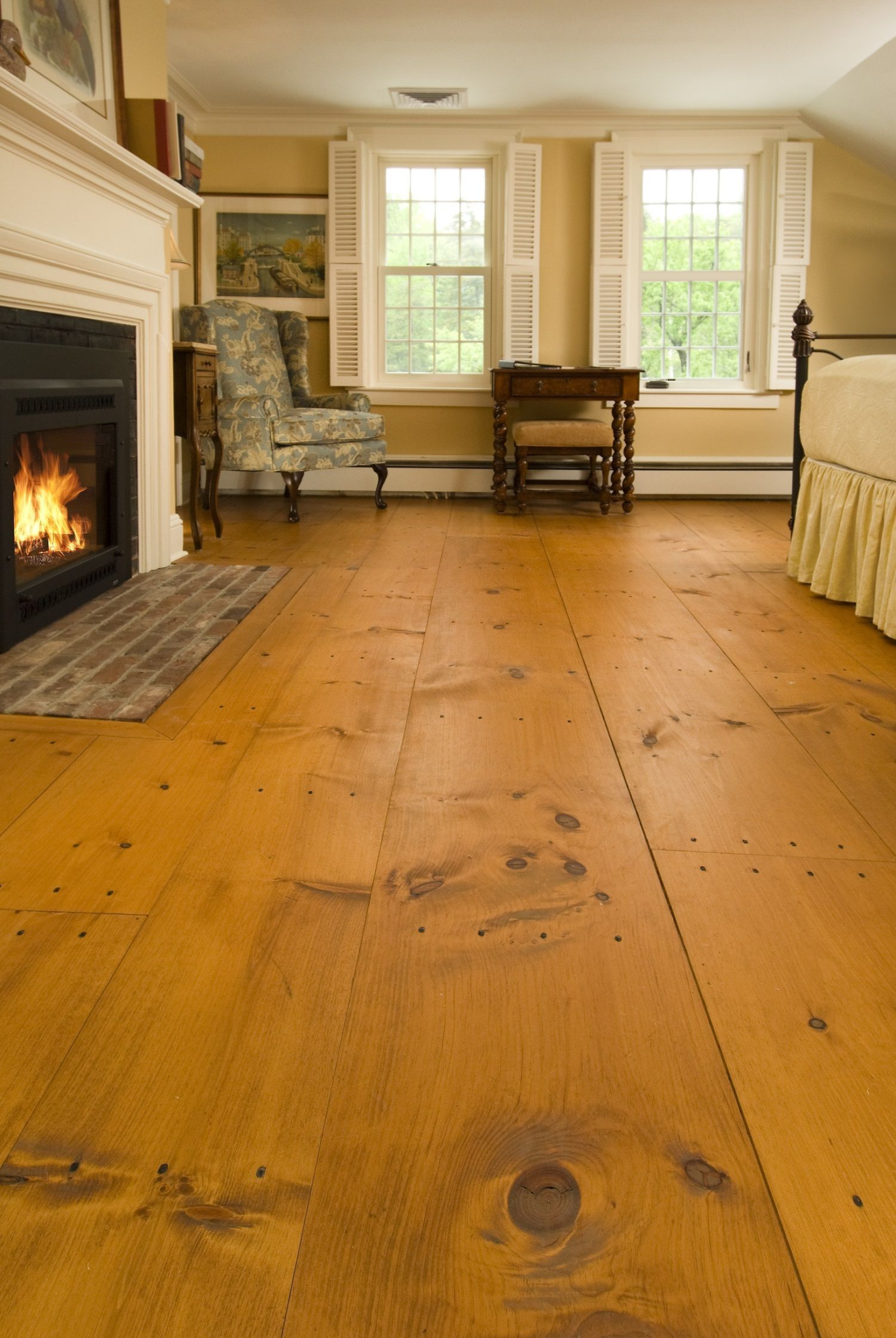 Pros and Cons of Installing Long-Length Hardwood Flooring - Renova Flooring
